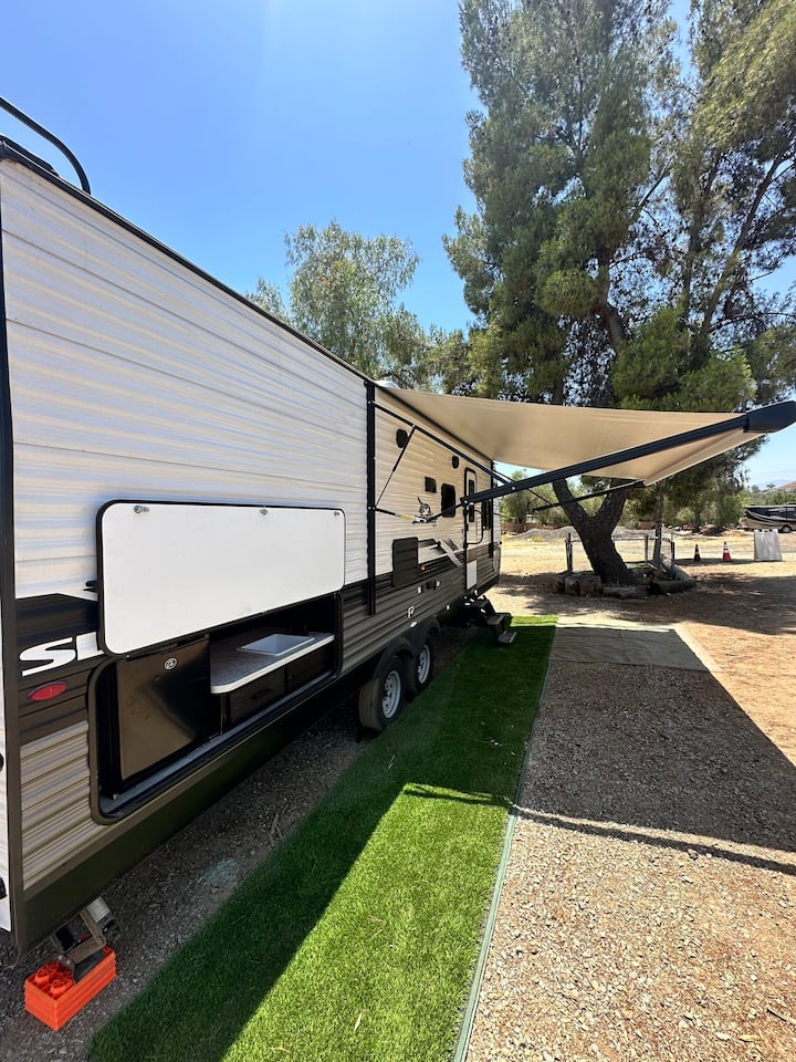 Lake Rv Camper - Lake Elsinore, CA