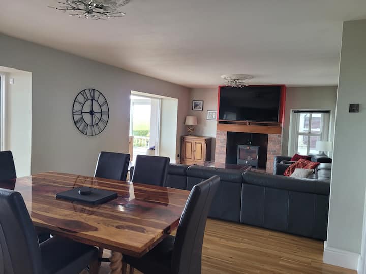 4 Bedroomed Beachfront House - Barrow-in-Furness