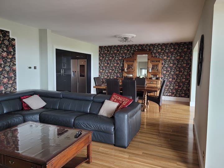 4 Bedroomed Beachfront House - Barrow-in-Furness