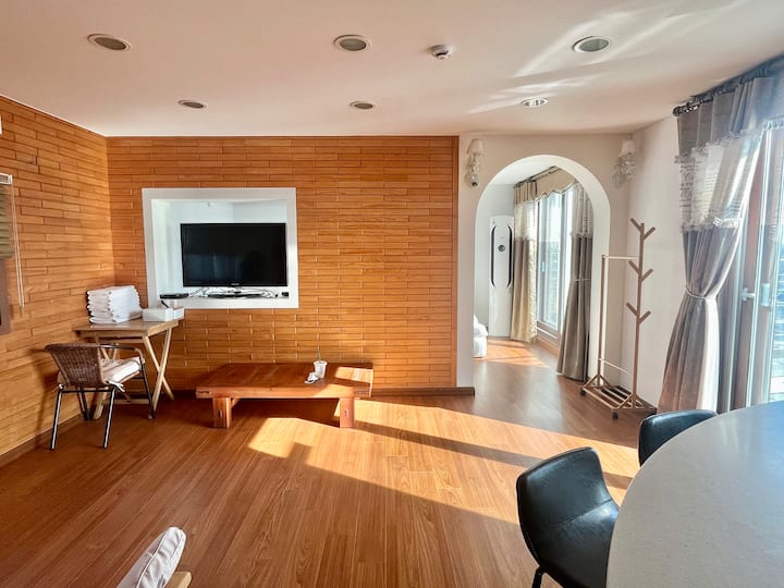 5호실
시골집 감성, 다같이  지내는 뷰 좋은 숙소 - 울진군