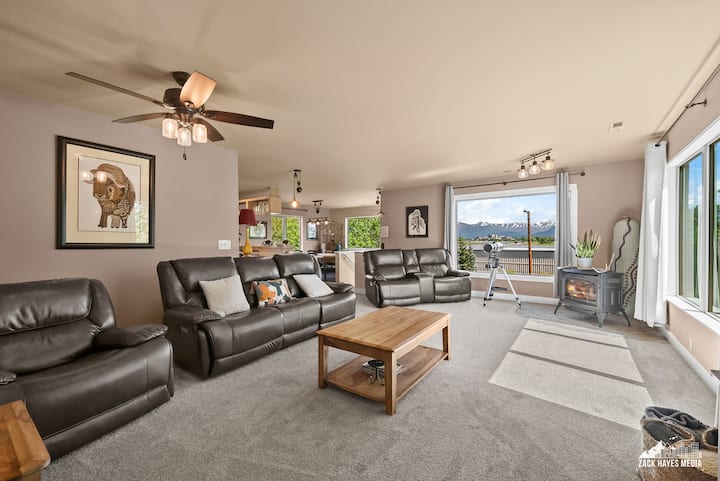 Mountain Vista Penthouse Huge 2br W/views+jet Tub - Anchorage, AK