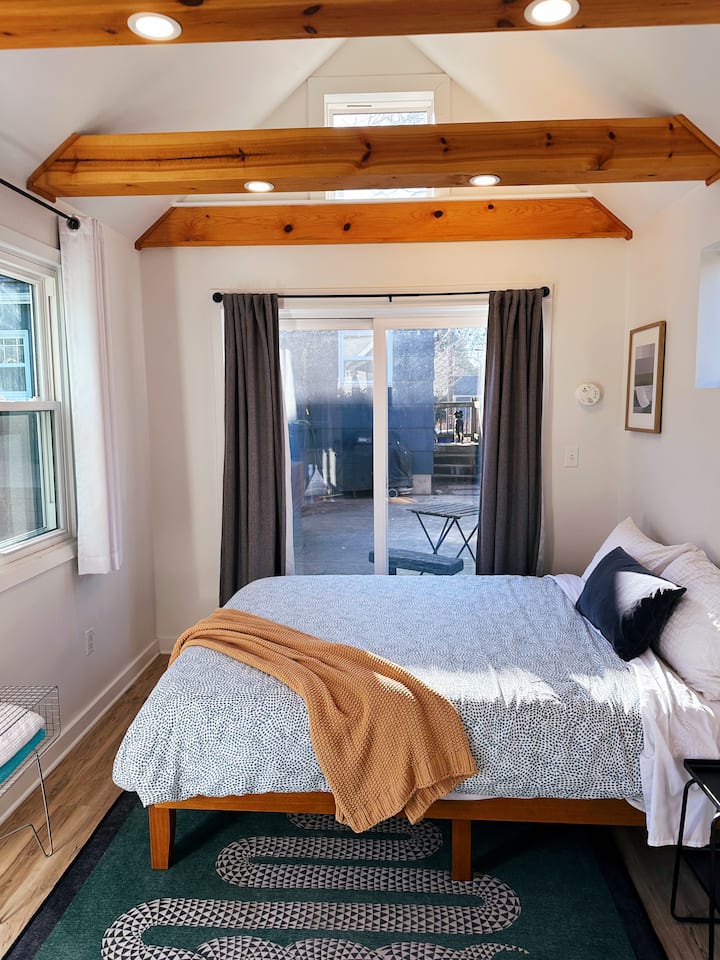 Nopo Garden Guesthouse, Dog-friendly! - Vancouver
