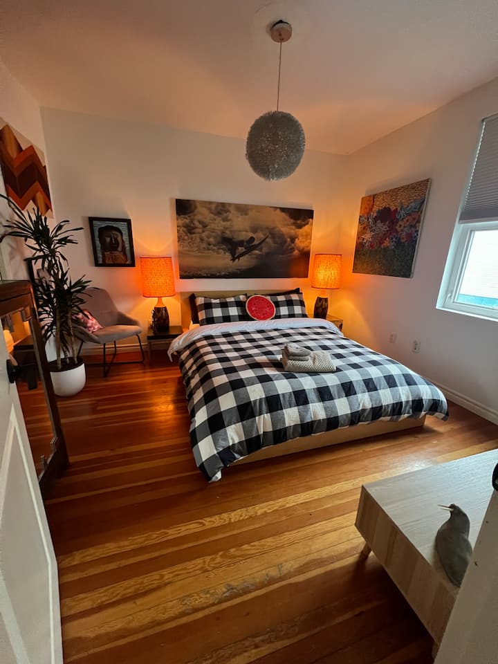 Surfer Room - Vancouver