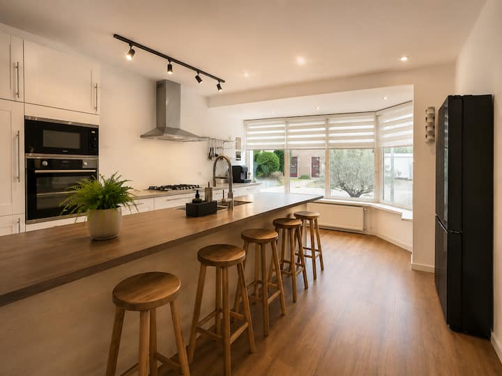 Spacious Central 3 Storey Home - Eindhoven