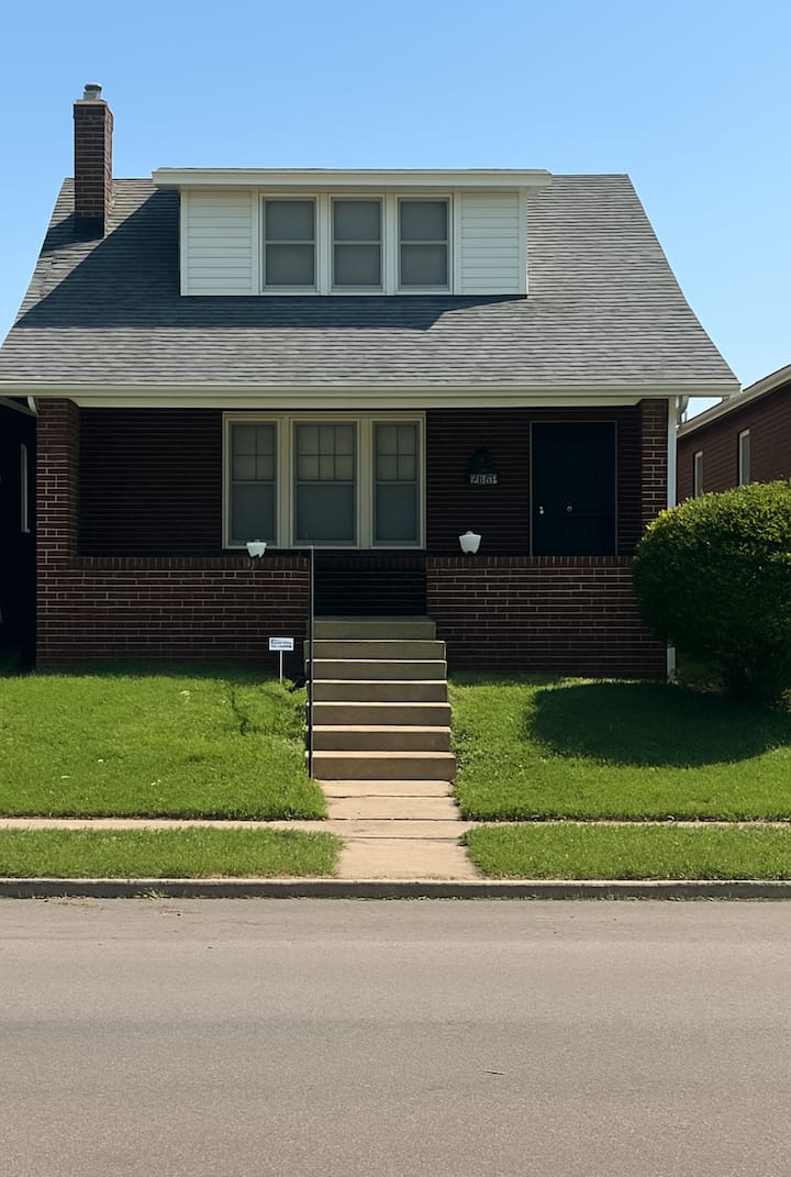 Charming Cozy Brick Bungalow - St. Louis, MO