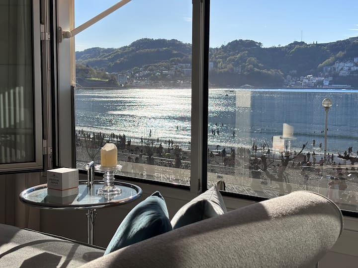 La Concha Bay
Lavish Regal Suite With Bay Views - Saint-Sébastien