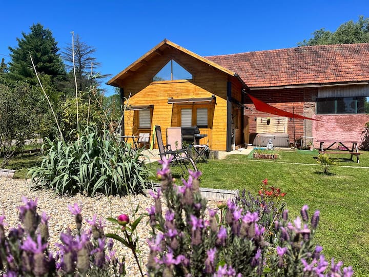 Tiny House En Bois - Jacuzzi Privé & Parc Animaux - Bourgogne-Franche-Comté