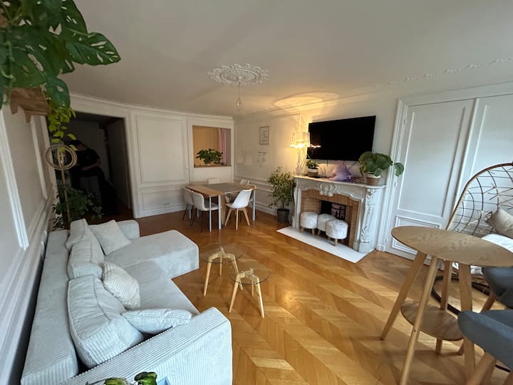 Beau Logement Spacieux Et Chaleureux, Plein Centre - Paris