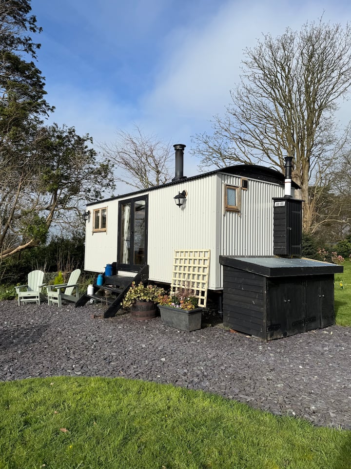 The Honeysuckle Hut In Snowdonia - Caernarfon