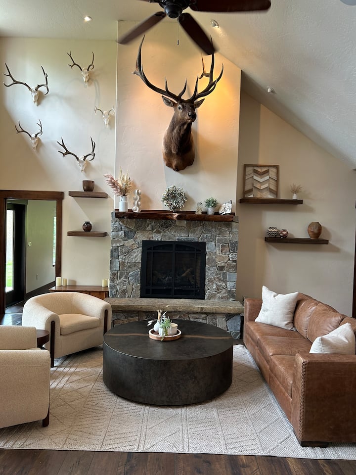 Private Estate With Lake Access - Glacier National Park