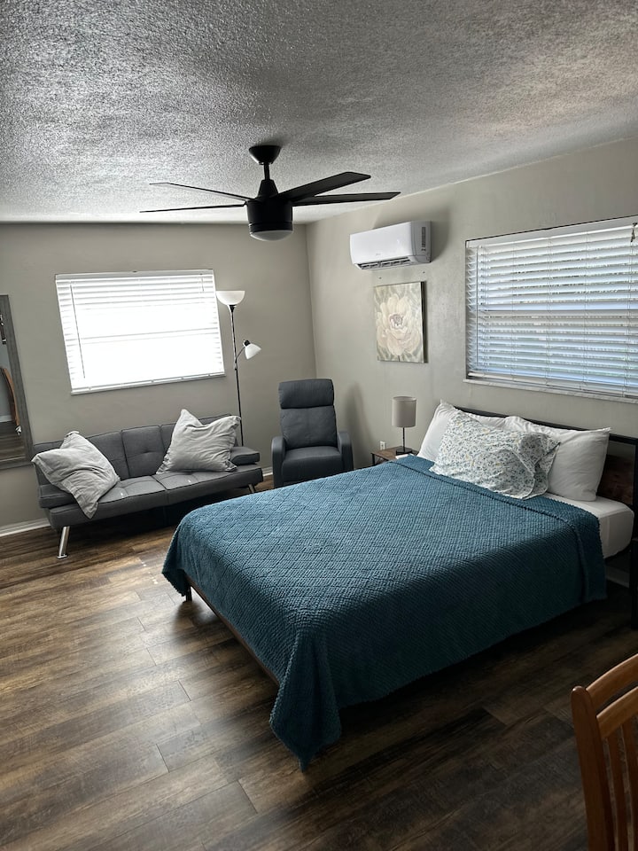 Beautiful, Large Studio Apartment - Clearwater, FL
