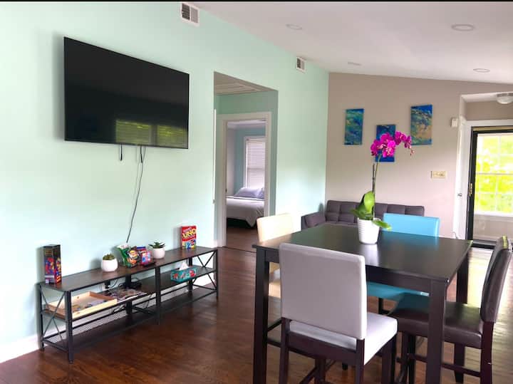 Charming Upstairs Apartment - Jonesboro, GA