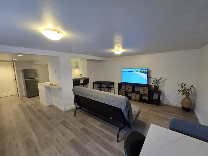 Private Suite In Heart Of West Van - Horseshoe Bay