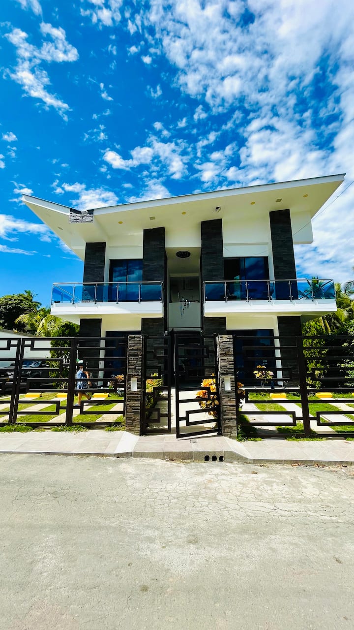 Villa Con Piscina En Condominio San Marcos Poblado - Ricaurte