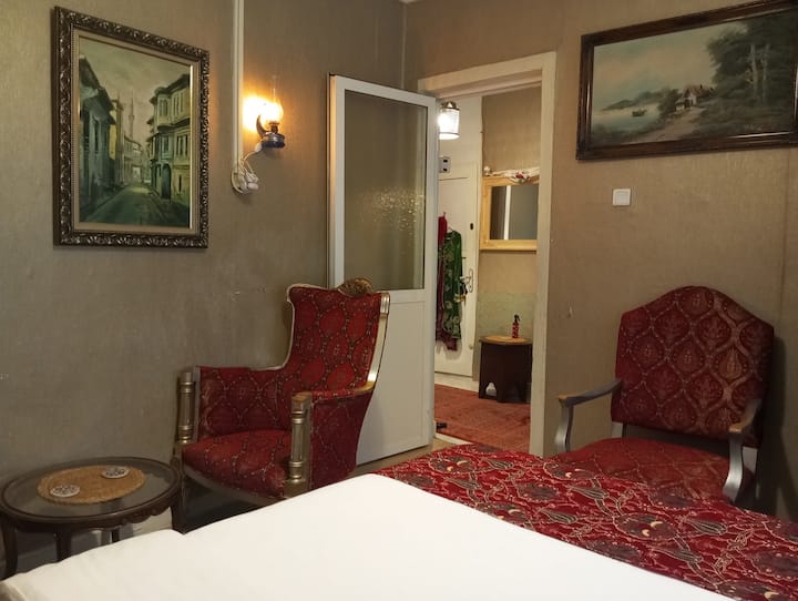 A Peaceful, Two-bedroom, Ground-floor Apartment. - Zeytinburnu