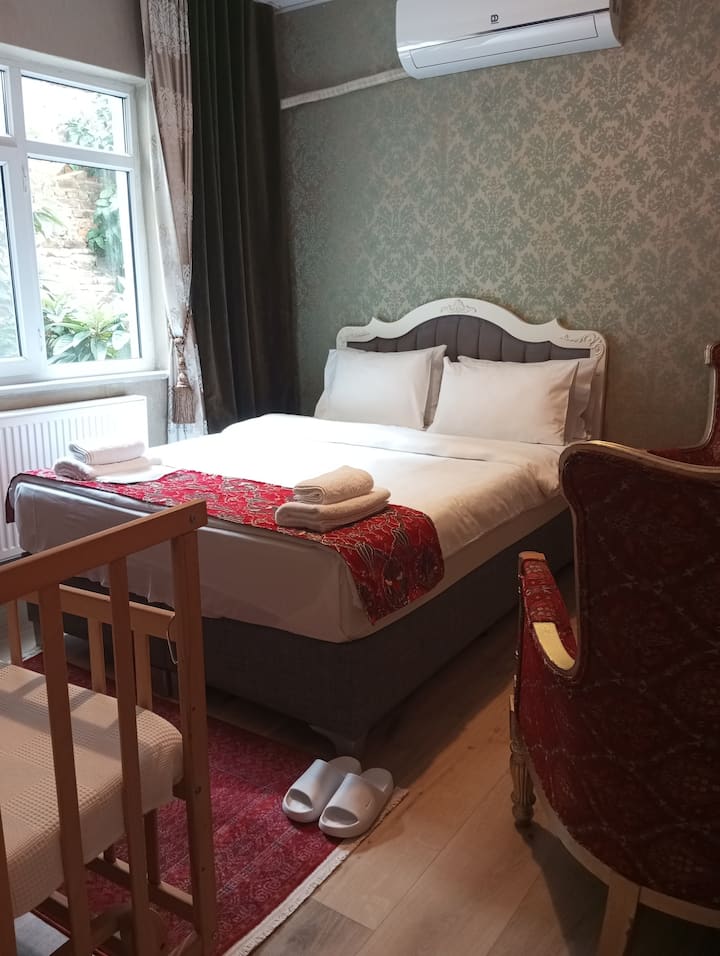 A Peaceful, Two-bedroom, Ground-floor Apartment. - Istanbul