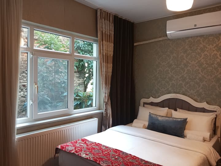 A Peaceful, Two-bedroom, Ground-floor Apartment. - Istanbul