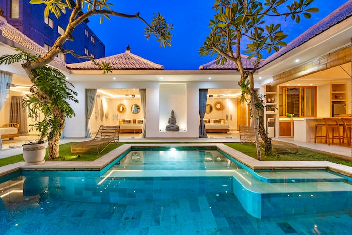 Stylish 4br Villa • Rooftop Lounge • Seminyak - Seminyak