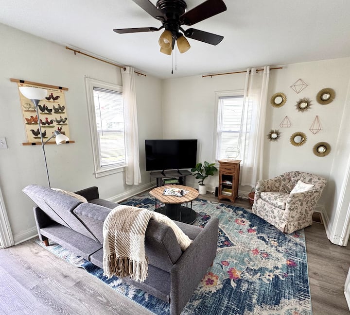 Bungalow Near Churchill Downs And Uofl W/ Big Yard - Louisville, KY