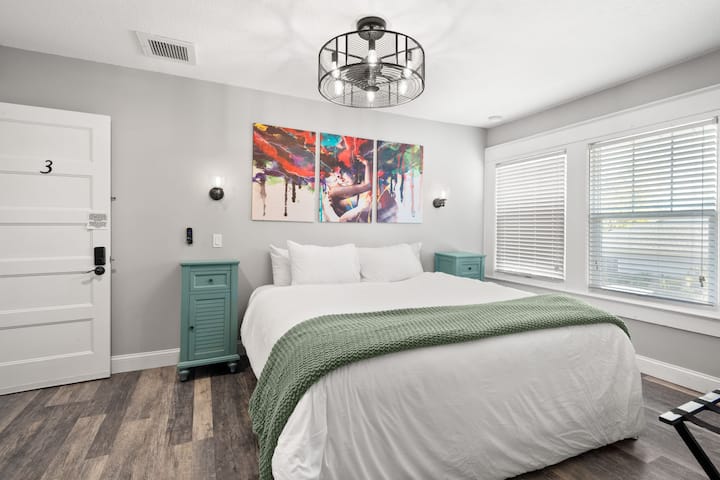 The Thermae Suite ~Blue Bayou Inn - Tarpon Springs, FL