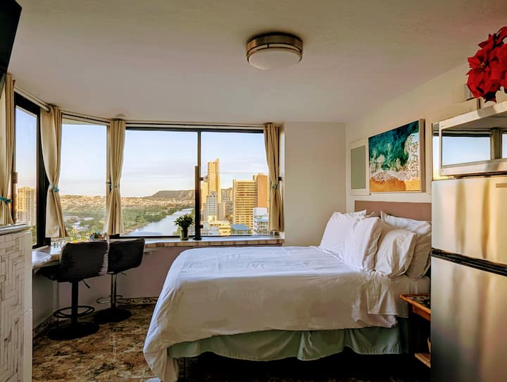 Jenni's Cozy Retreat In Waikiki (Reserved Parking) - 호놀룰루