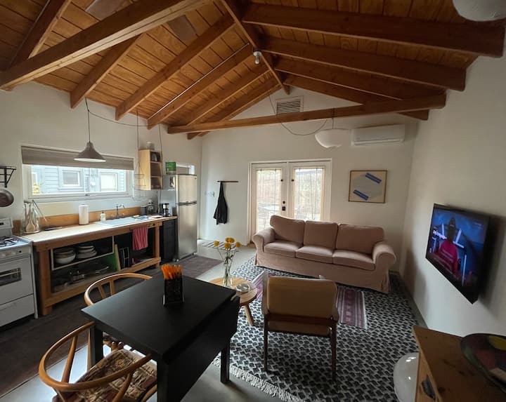 Los Feliz In Prime Location - Hollywood, CA