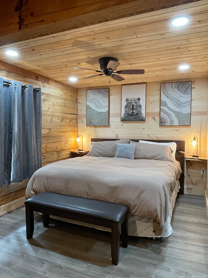 Bear Den | Walk To Midtown, King Bed, Cozy Cabin! - Ruidoso, NM
