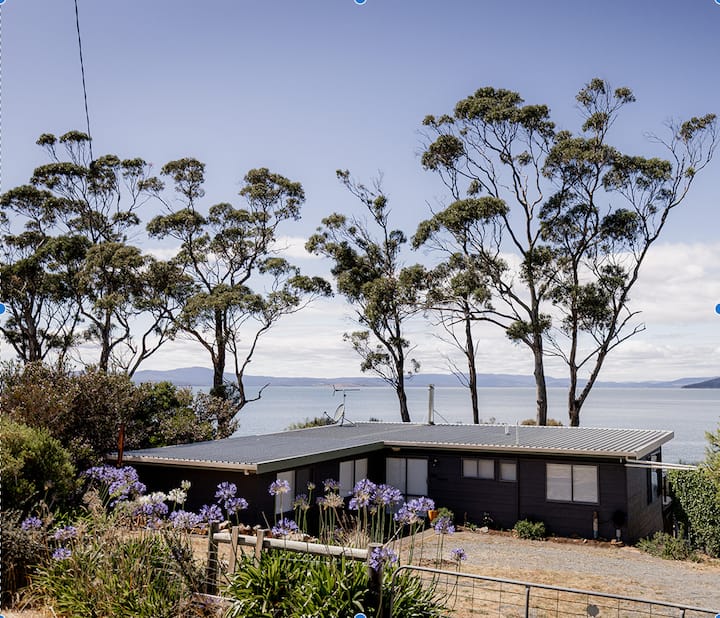 'Lazy Susan's' Waterfront Shack - Dunalley