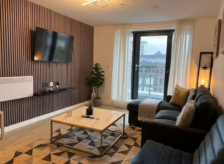 Entire Home, Stylish 2 Br & 2 Baths, Free Parking - Salford