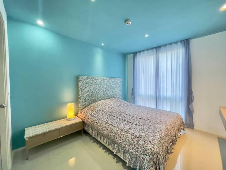 Massive Pool Jomtien One Br Condominium - Jomtien