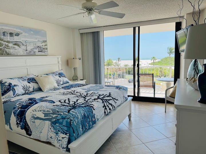 Wake Up To The Waves At This Weekly Beach Condo - Marco Island