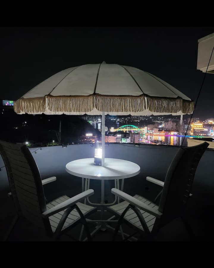 독채*셀프체크인
#낭만고양이#공간전체
#포토존#바다#야경#날개
#Rooftop#동피랑#뷰 - 미수동