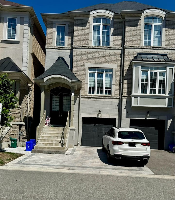2 Bedroom With 2 Ensuite Unit In Richmond Hill. - 旺市