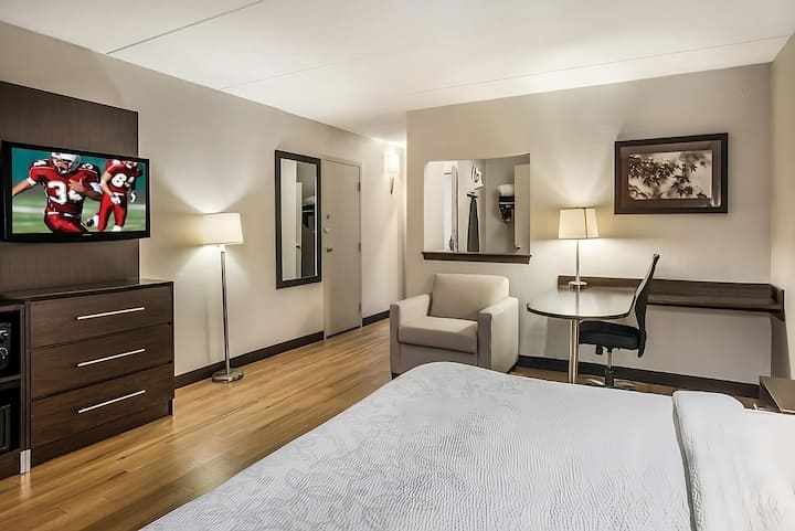 Convenient Location, 3 Units Near Downtown Boston! - Lexington, MA