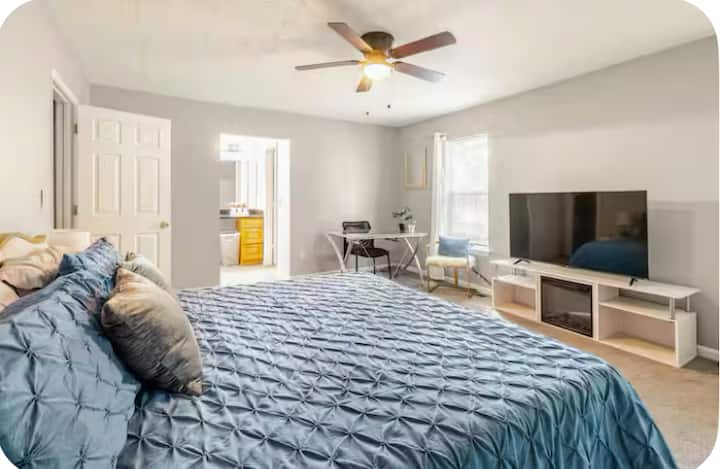 < Casa Nostra - 2 Spacious Br- By Truist Park > - Smyrna, GA