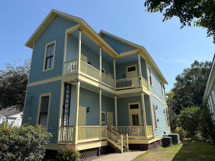 Walk To Everything In Downtown. Restored Exterior. - Mobile, AL