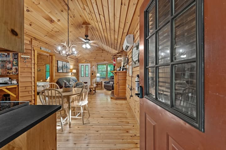 Creekside Cabin W/ Hot Tub/near Wineries/sleeps 4 - Dahlonega, GA