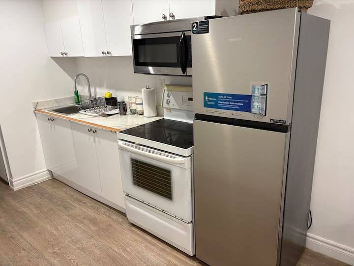 Clean & Bright One Bedroom Basement Apartment. - Vaughan