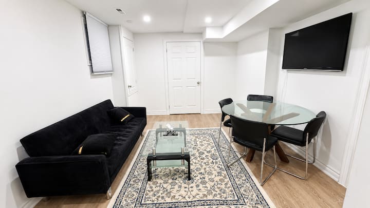 Clean & Bright One Bedroom Basement Apartment. - Vaughan