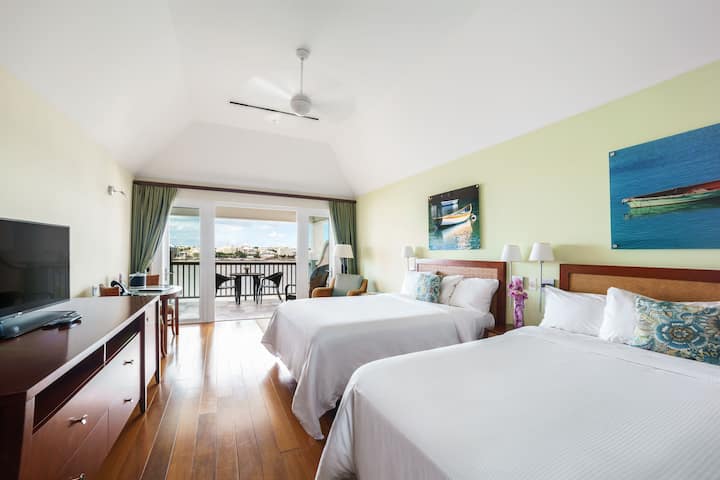 Deluxe Room At Newstead Belmont Hills Golf Resort - Bermuda