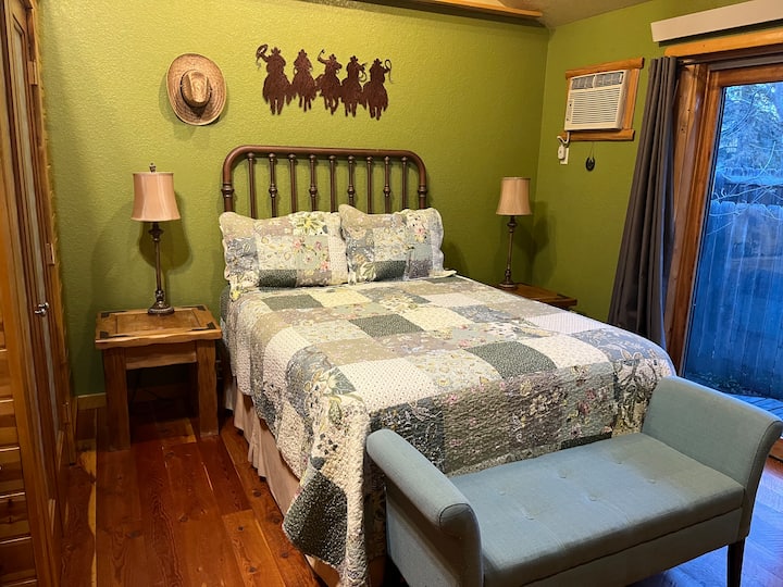 Mtn Peaks Inn- Green Mtn Suite- Downtown Hill City - Hill City, SD