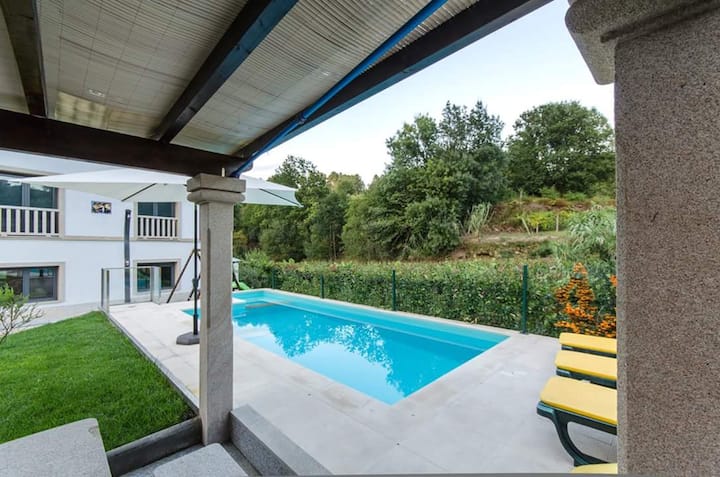 Villa à Cividade + Piscine Privée - Melgaço