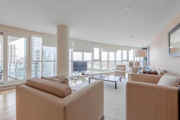 Sleek 3bd Flat With Stunning City Views, Vauxhall - London
