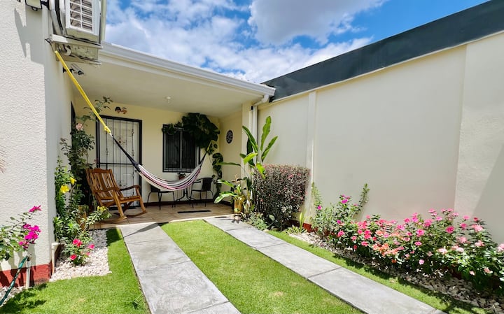 Mayales Apartment:ac,1-3pers, Kitchen, Garage&more - Managua