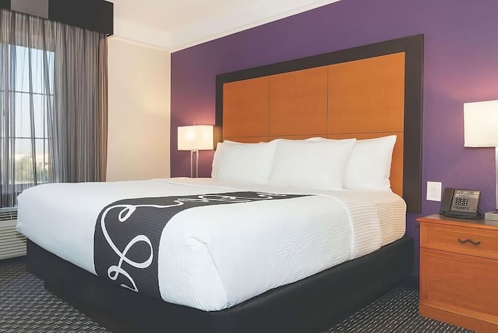 King Bed Room At La Quinta Inn-ontario Airport - 온타리오