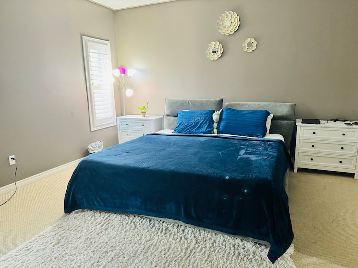 Enjoy The Master Bedroom In Niagara Falls! - Welland