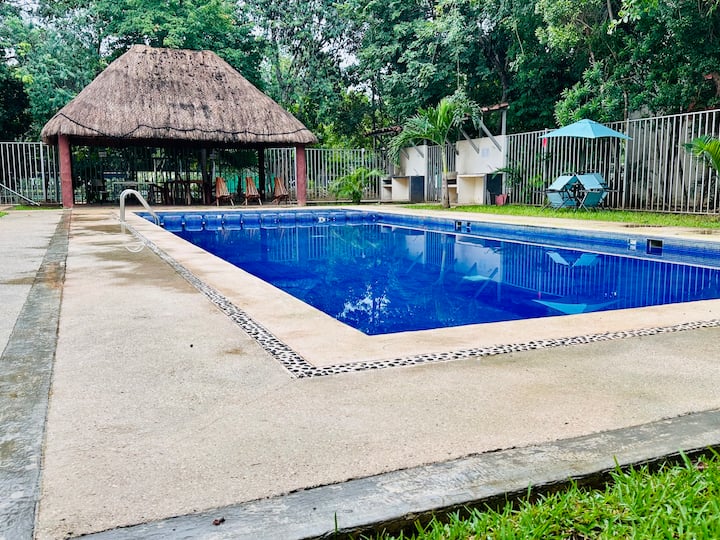 Amplio Y Cómodo Condo W/piscina - Cancún