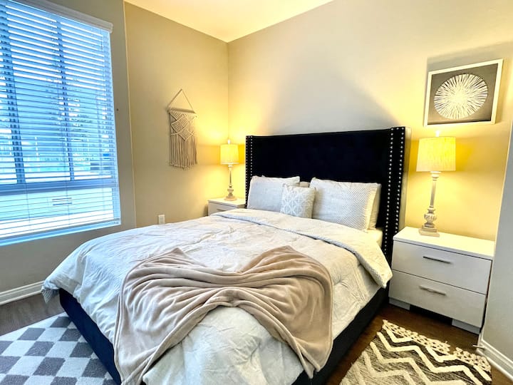 Pearl | 2 Br 2 Bath Luxury Condo | Pool & Spa - Culver City