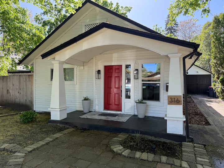 Cozy Cottage In Old E. Medford - Medford, OR