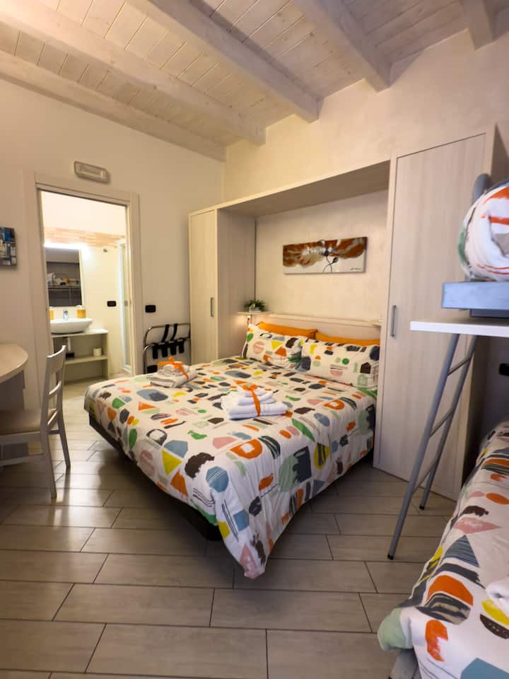 Camera Avorio 22 - Varese